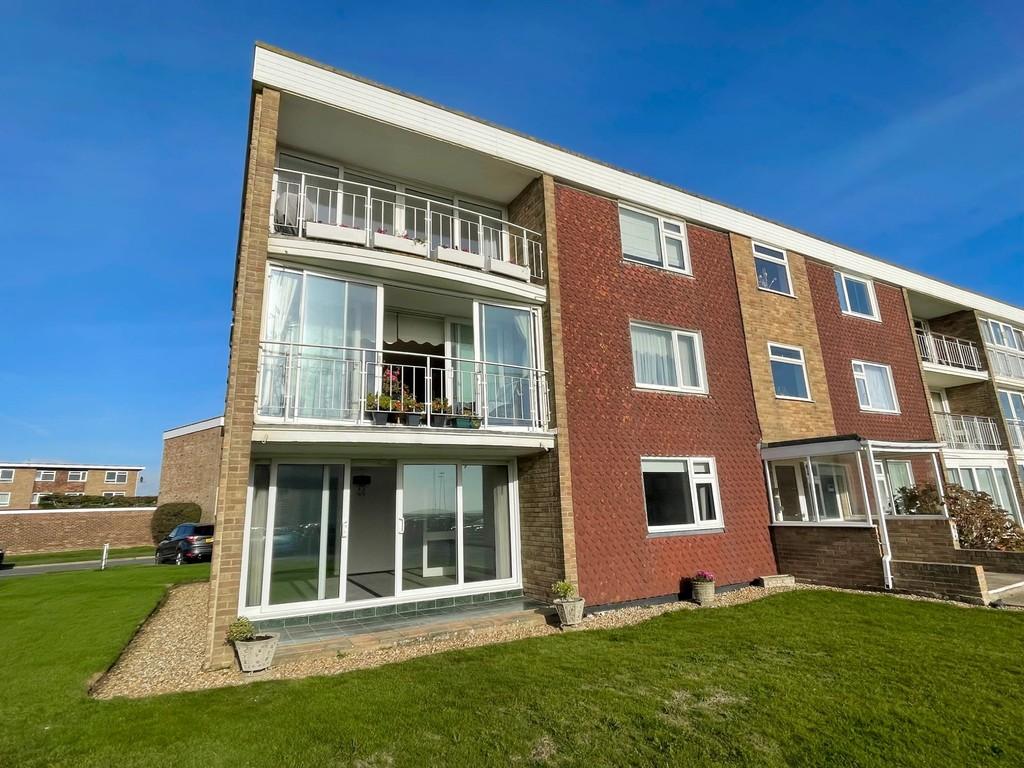 Rackham Road, Rustington 2 bed ground floor flat - £1,150 pcm (£265 pw)