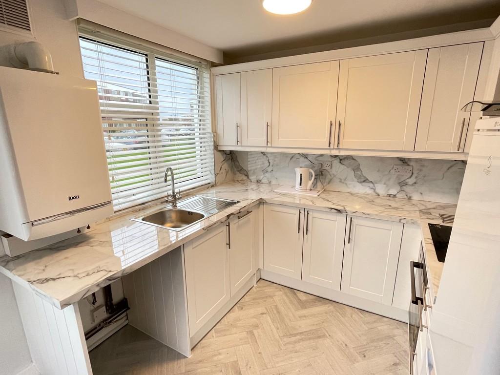 Rackham Road, Rustington 2 bed ground floor flat - £1,150 pcm (£265 pw)