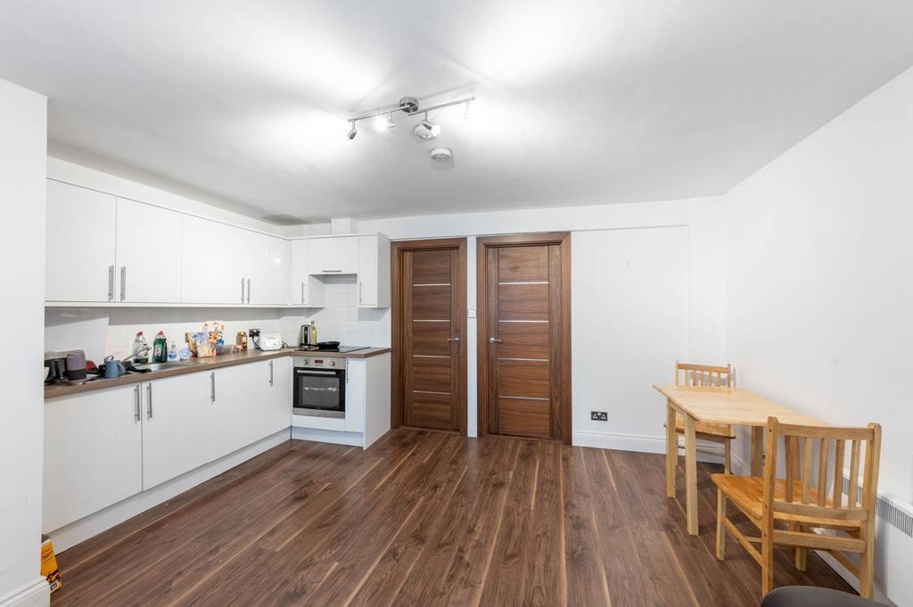 Dawes Road, Fulham, London, SW6 2 bed flat for sale - £350,000