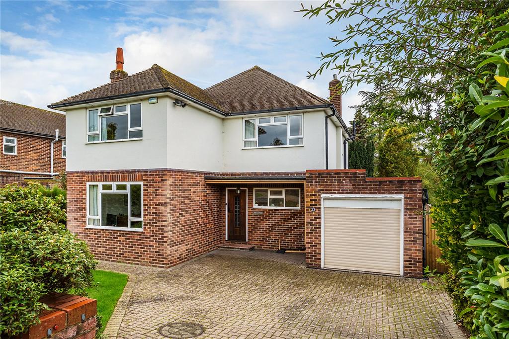 Orchard Way, Oxted, Surrey, RH8 4 bed detached house - £900,000