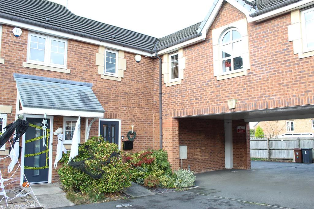 Heron View, Glossop 3 bed terraced house - £230,000