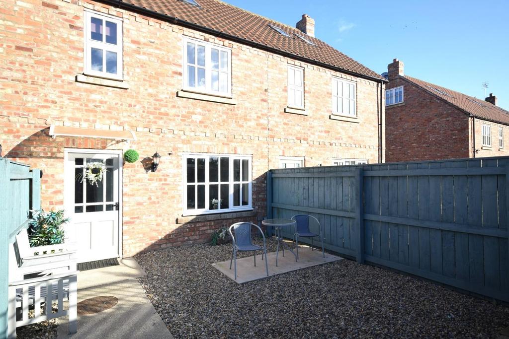 Manor Rise, Main Street, Foxholes... 3 bed terraced house - £150,000