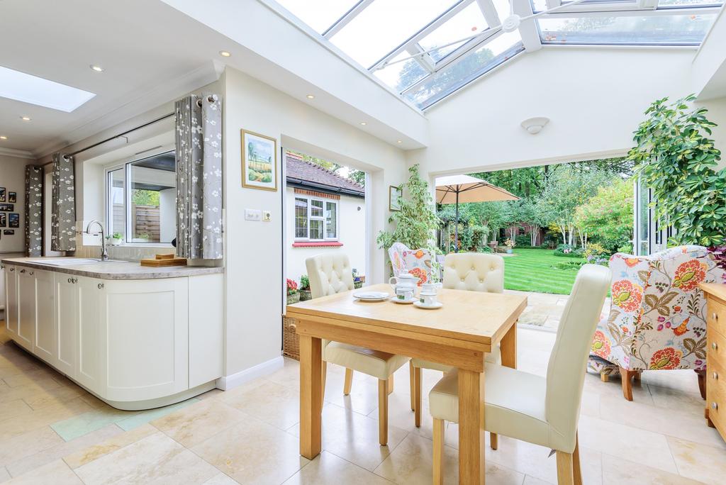 Prospect Avenue, Farnborough, GU14 4 bed detached house - £795,000