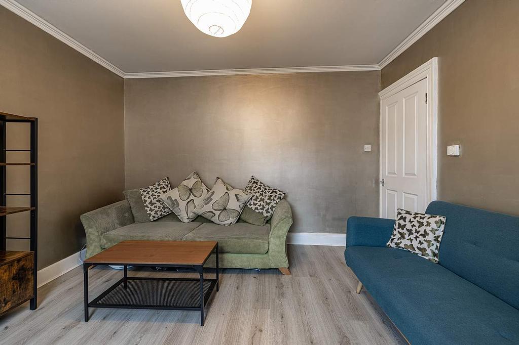 5/3, Princes Street, Hawick TD9 7AX 2 bed flat - £70,000