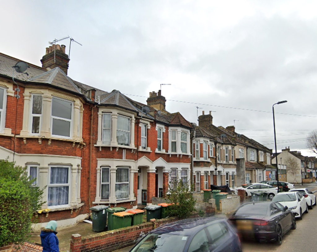 Katherine Road, Forest Gate, London E7 2 bed flat - £1,700 pcm (£392 pw)