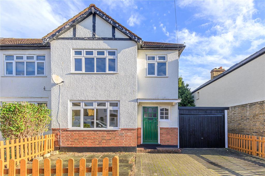 Annett Road Walton On Thames Kt12 3 Bed Semi Detached House £1 450