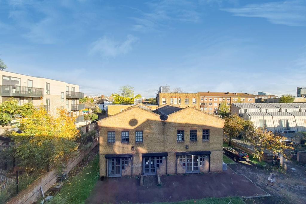 New Cross Road, New Cross, London, SE14 2 bed flat - £1,800 pcm (£415 pw)