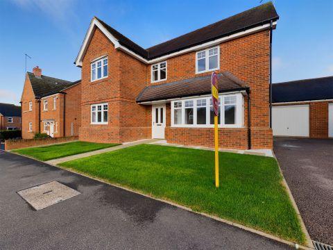 Manning Way, Long Buckby, Northampton NN6 7WD 5 bed detached house - £ ...