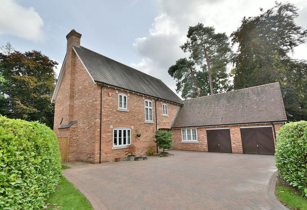 Badgers Walk, Ferndown, BH22 4 bed detached house for sale - £1,000,000