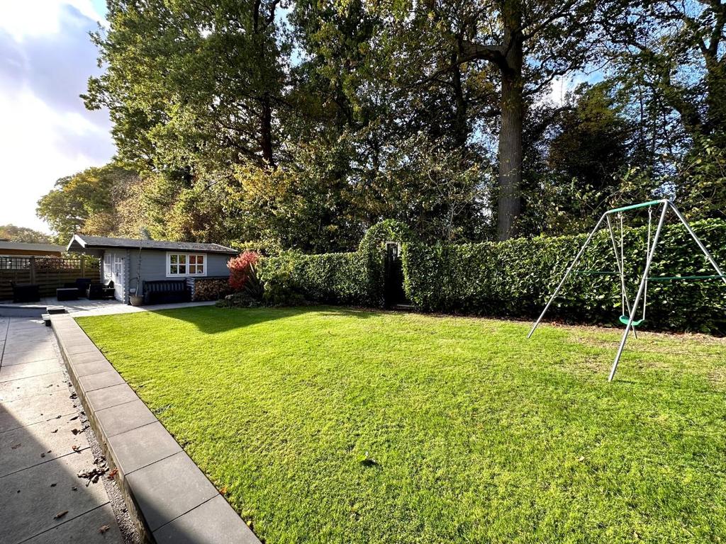 Tall Trees Close West Hunsbury 3 Bed Detached House £385 000