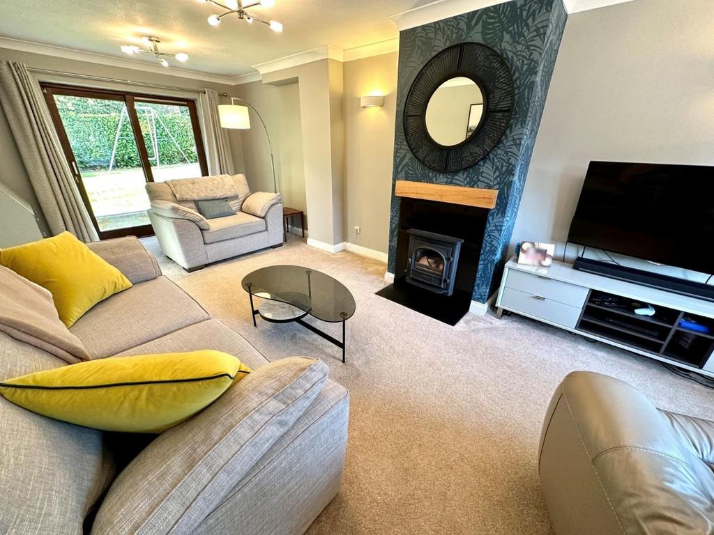 Tall Trees Close West Hunsbury 3 Bed Detached House £385 000