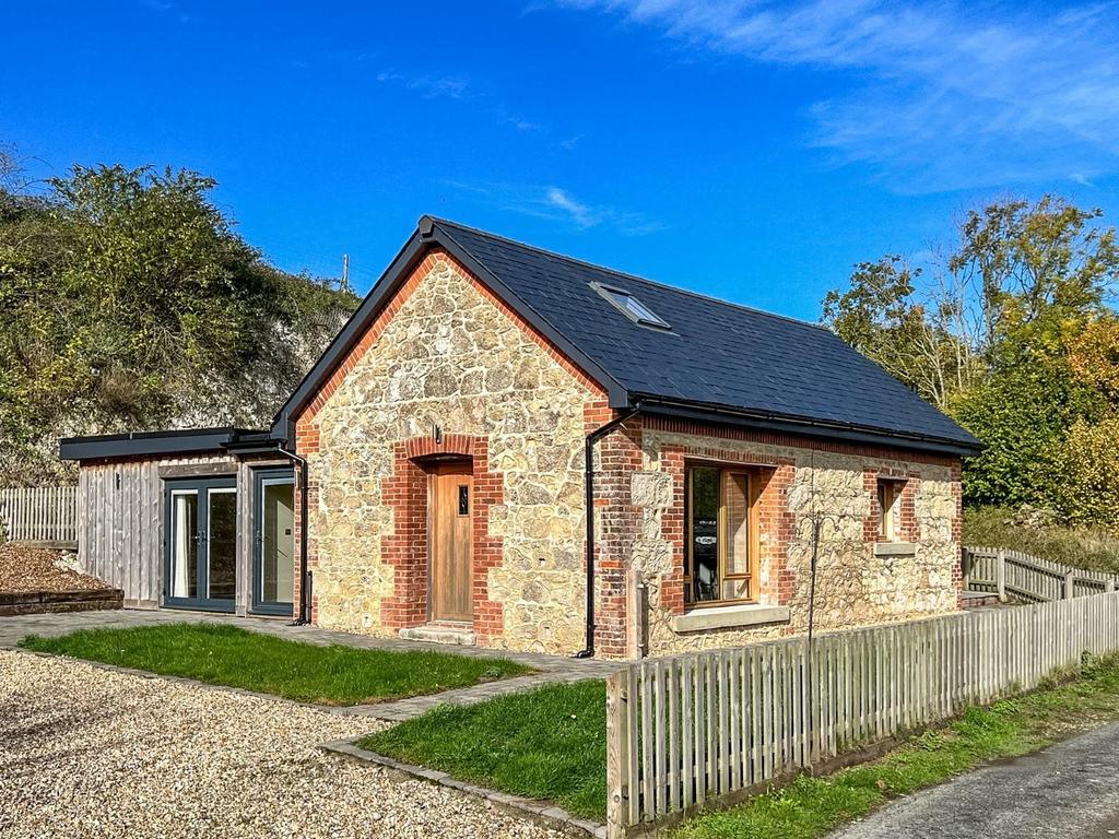 Rowridge Lane, Rowridge, Newport 2 bed detached bungalow - £400,000
