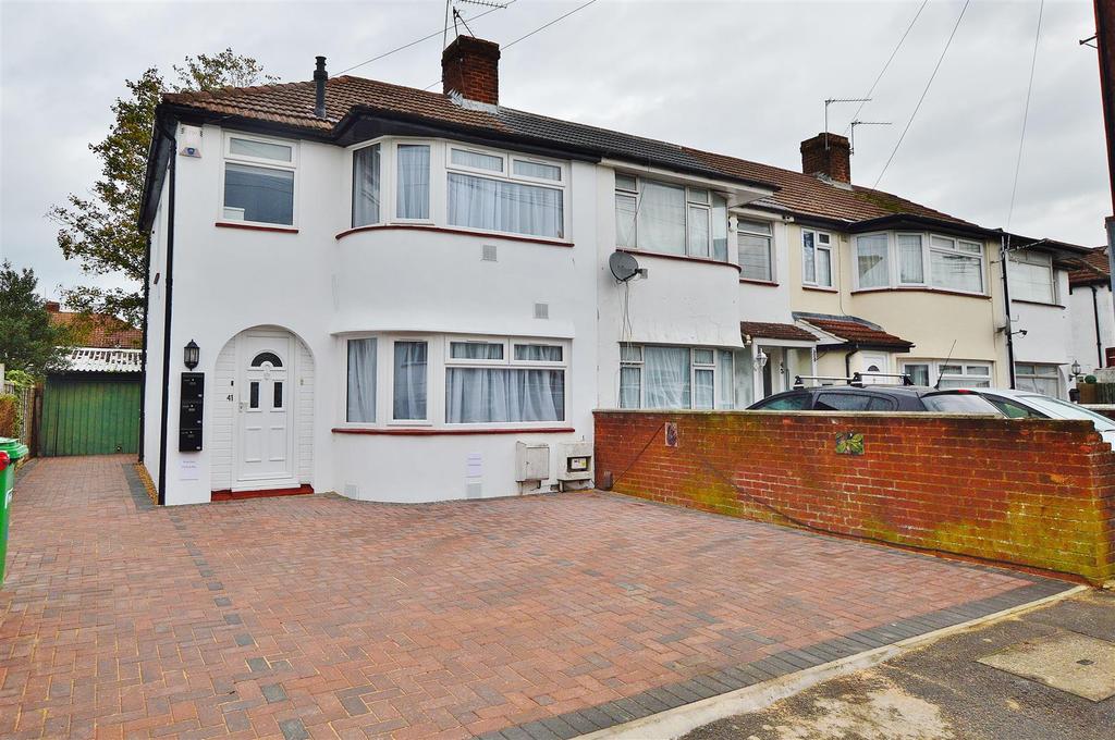 Cornwall Avenue, Slough, Berkshire 1 bed maisonette - £1,000 pcm (£231 pw)