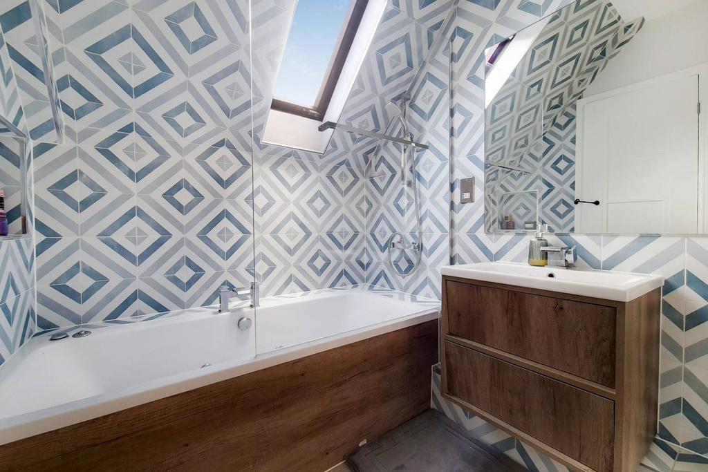 Elmfield Close, Harrow, HA1 2 bed flat - £650,000