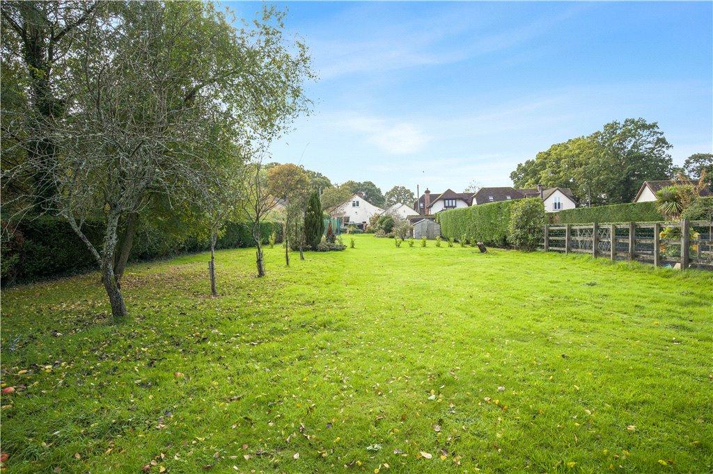 Romsey Road East Wellow Romsey 3 Bed Detached Bungalow For Sale £