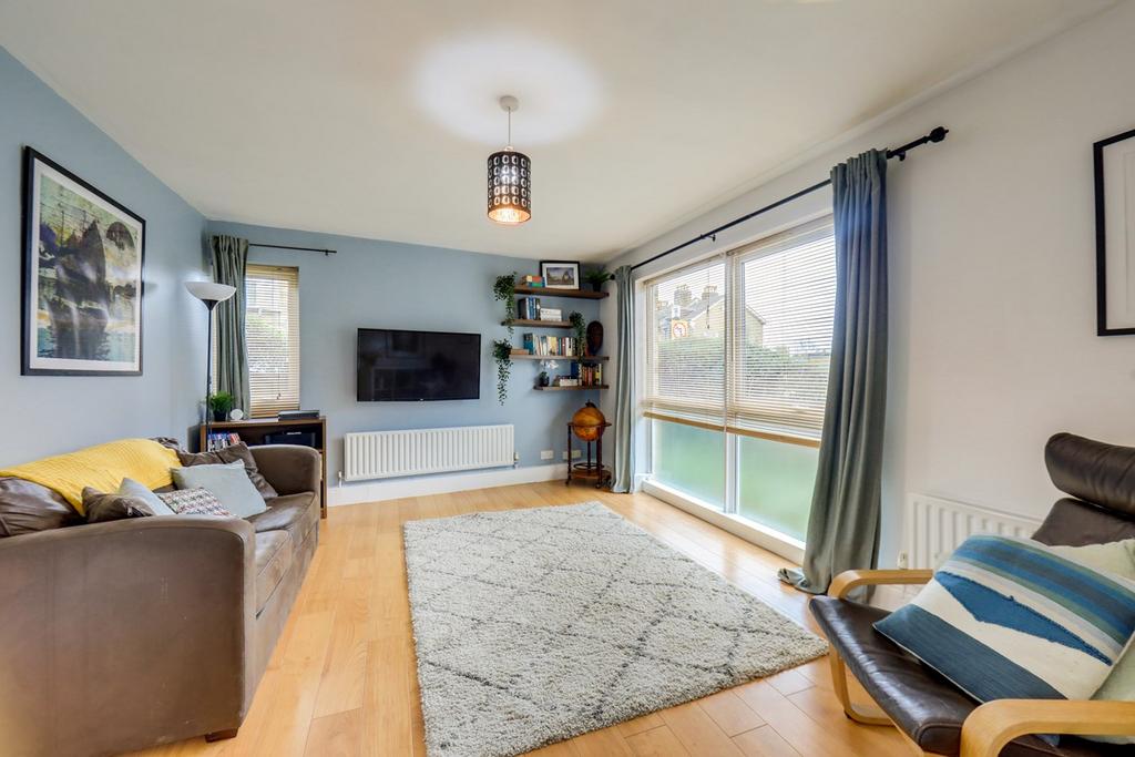 Dermody Road, Hither Green, London, SE13 2 bed flat - £350,000