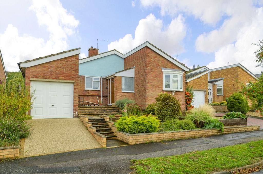 Godwin Close, Bromham, Bedford 2 bed detached bungalow - £350,000