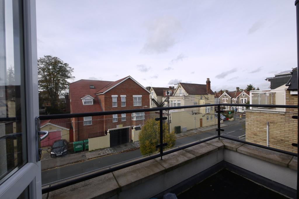 Granville Road, Ilford, London, IG1 1 bed apartment - £1,375 pcm (£317 pw)