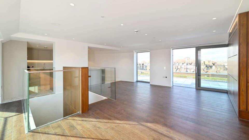 Old Church Street, London, SW3 3 bed maisonette - £8,017 pcm (£1,850 pw)