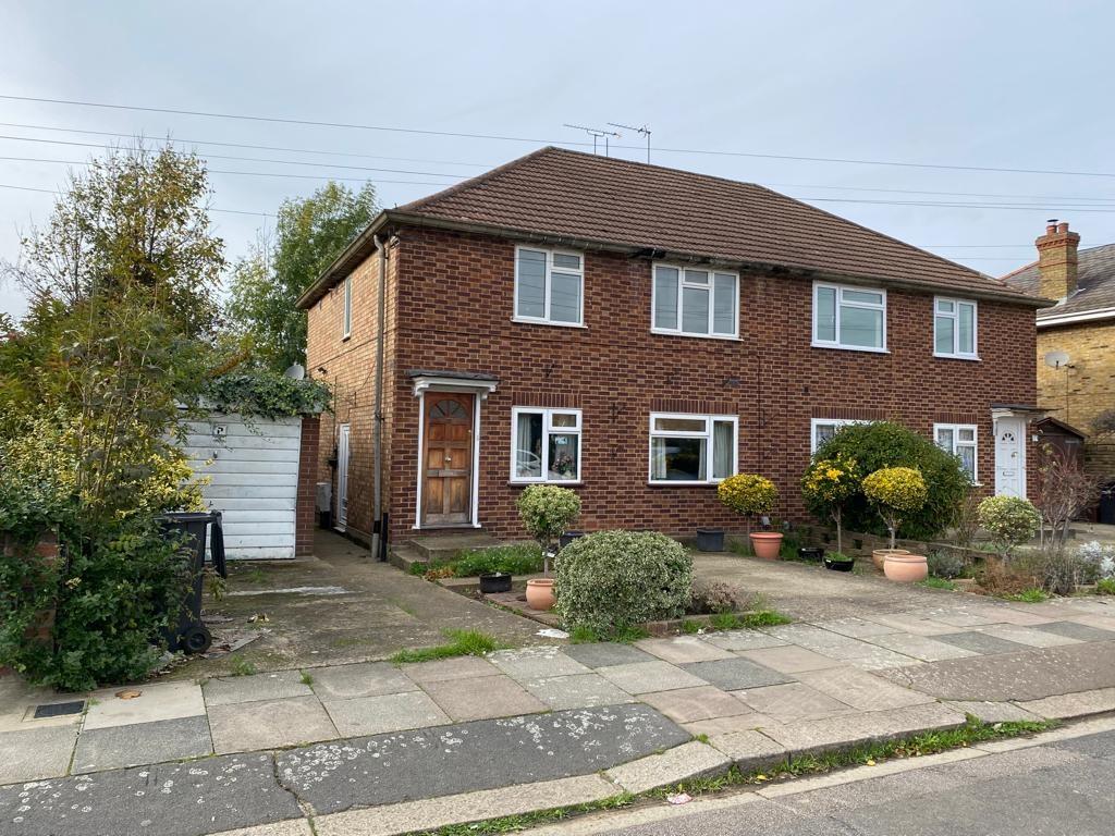 Ferndale Road, EN3 2 bed maisonette - £269,995