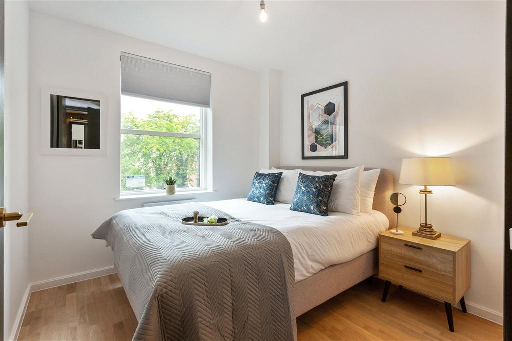 Salisbury Square, Hatfield... 1 bed flat - £315,000