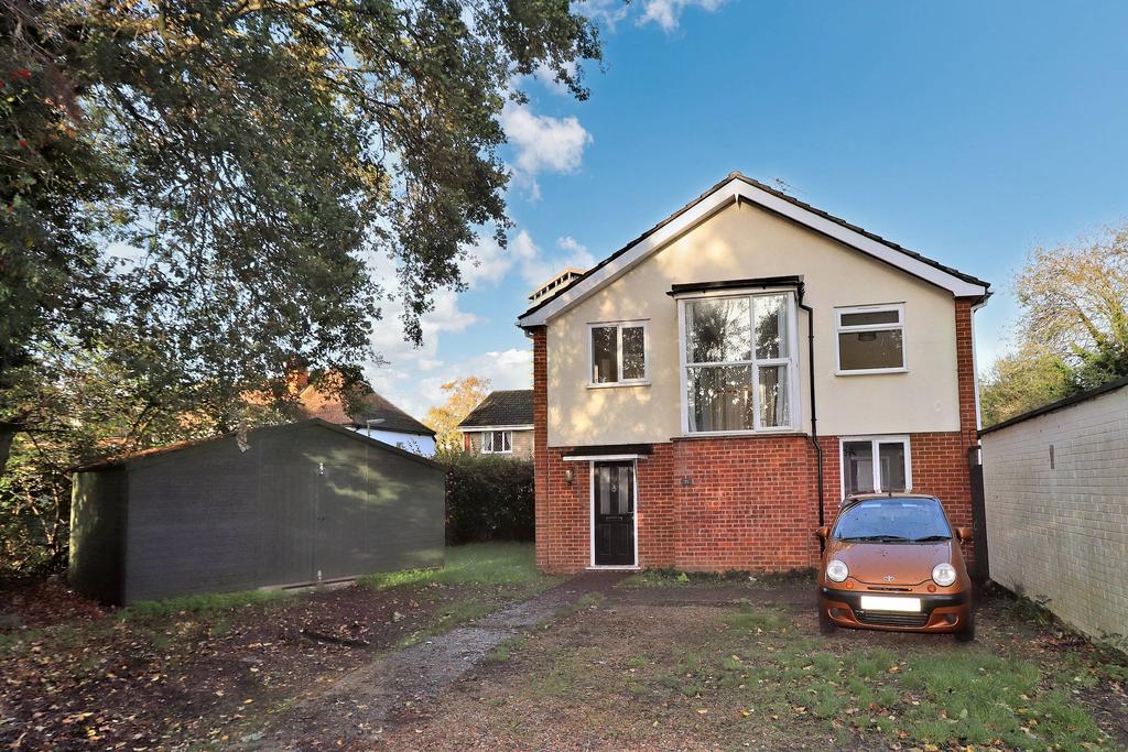Brighton Road, Addlestone KT15 4 bed end of terrace house - £1,995 pcm ...