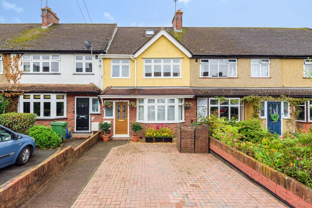 Tartar Road, Cobham, KT11 3 bed terraced house - £2,000 pcm (£462 pw)