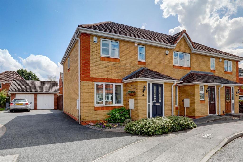 Finmere Way, Shirley, B90 3 bed end of terrace house - £415,000