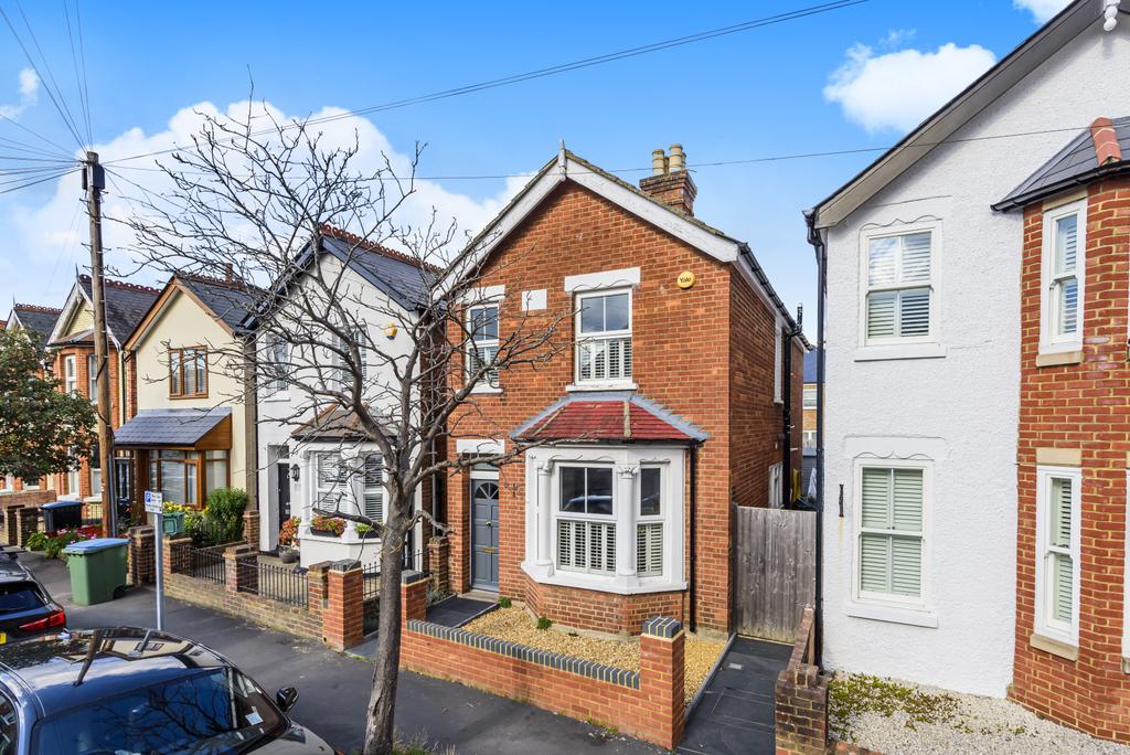 Oakdale Road, Weybridge, KT13 3 bed detached house - £879,950