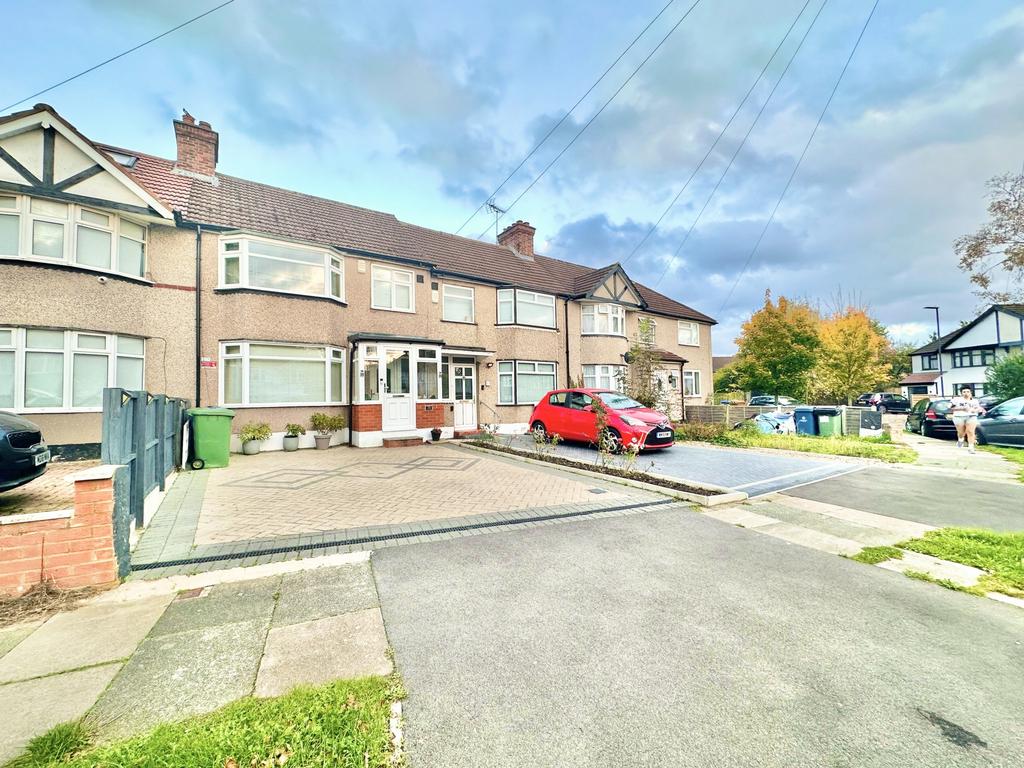 Adderley Road, Harrow, HA3 3 bed terraced house - £525,000