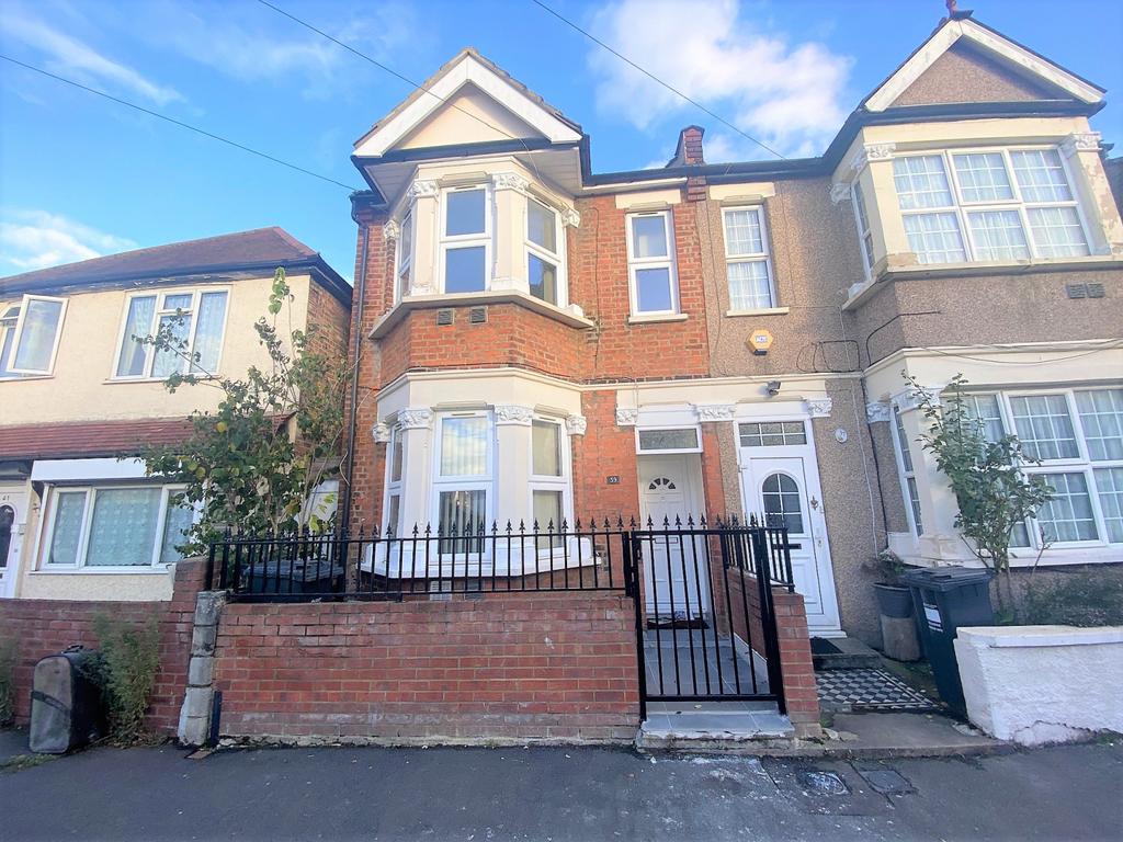 Hounslow, TW4 6 bed semi-detached house - £695,000