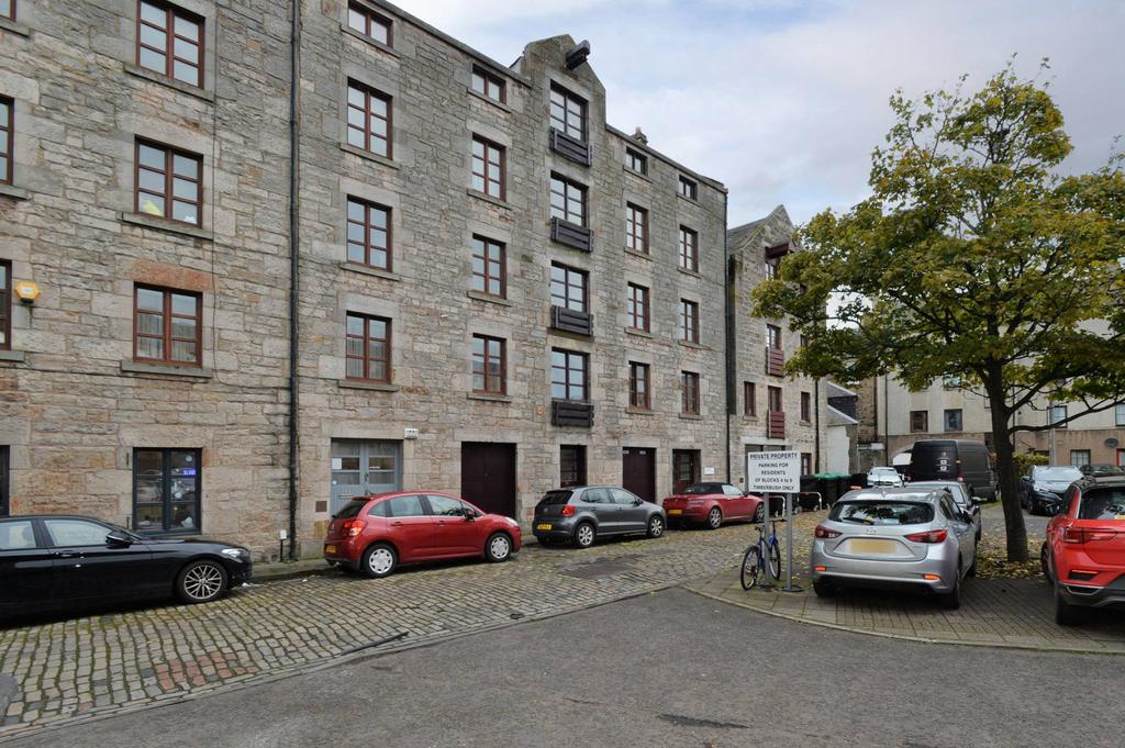 56/10 Timber Bush, Edinburgh, EH6 6QH 3 bed apartment - £425,000