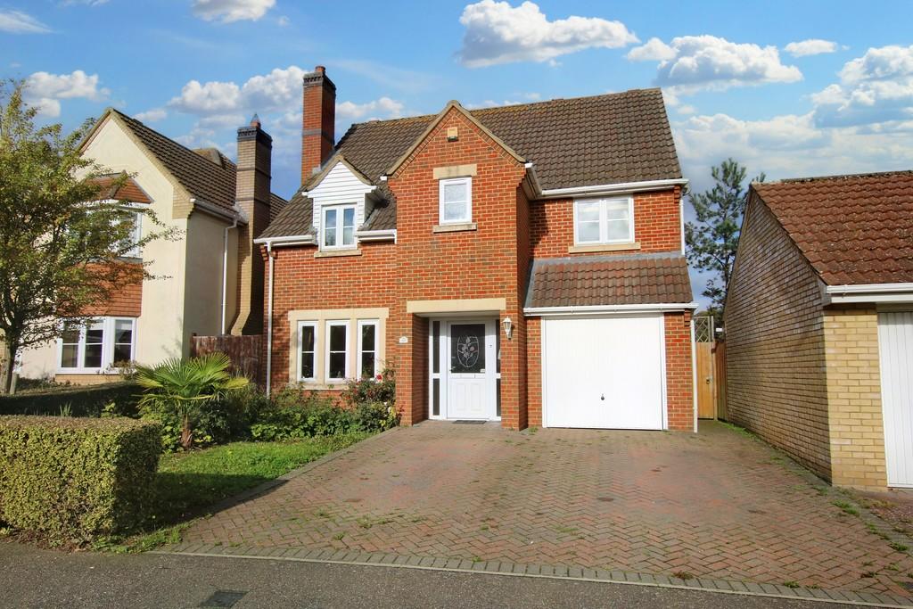 Maple Way, Dunmow 4 bed detached house - £530,000