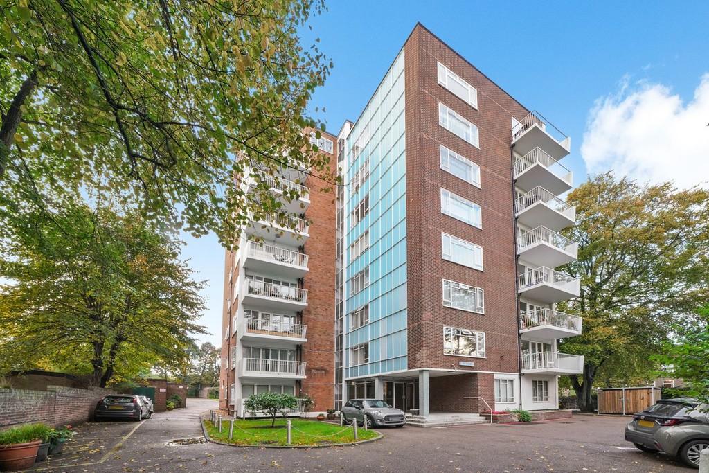 New Wanstead, Wanstead 2 bed apartment - £520,000