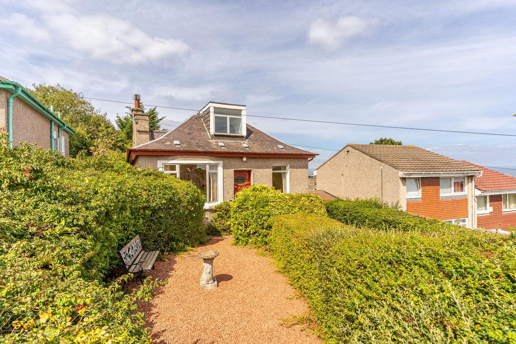 33 Paisley Gardens, Willowbrae... 3 bed detached bungalow - £475,000