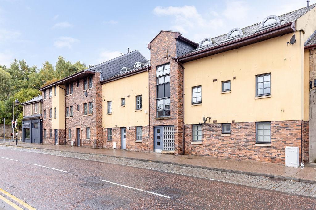 141D Main Street, Newtongrange... 2 bed flat - £140,000