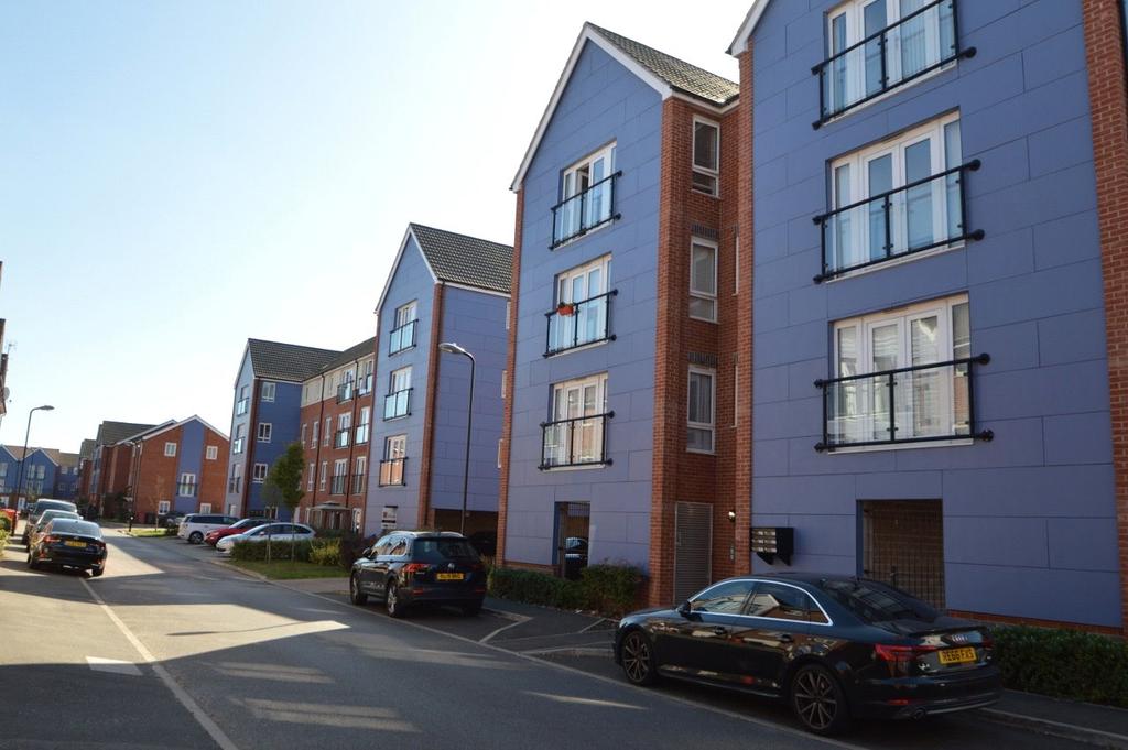 Chadwick Road, Slough, Berkshire, SL3 2 bed apartment - £1,450 pcm (£ ...