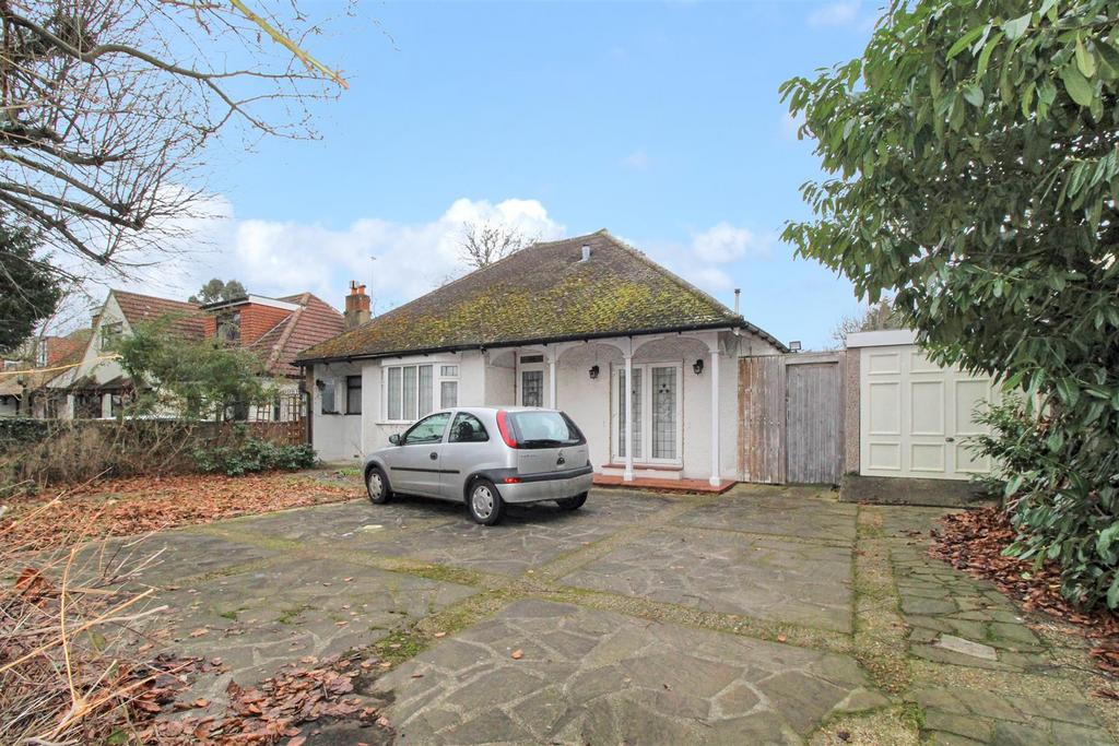 Park Avenue East, Stoneleigh 3 bed detached bungalow - £870,000