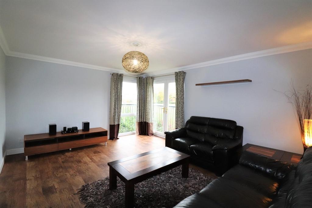 Newlands Court, Bathgate EH48 2 bed flat - £125,000