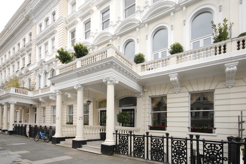 Onslow Square, London SW7 2 bed apartment - £4,008 pcm (£925 pw)