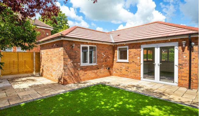 Rowntree Avenue, York, YO30 6HG 2 bed bungalow - £1,100 pcm (£254 pw)