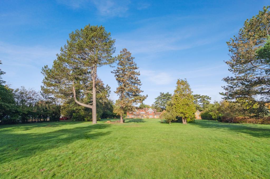 Fir Tree Avenue, Stoke Poges 6 bed detached house for sale - £2,500,000