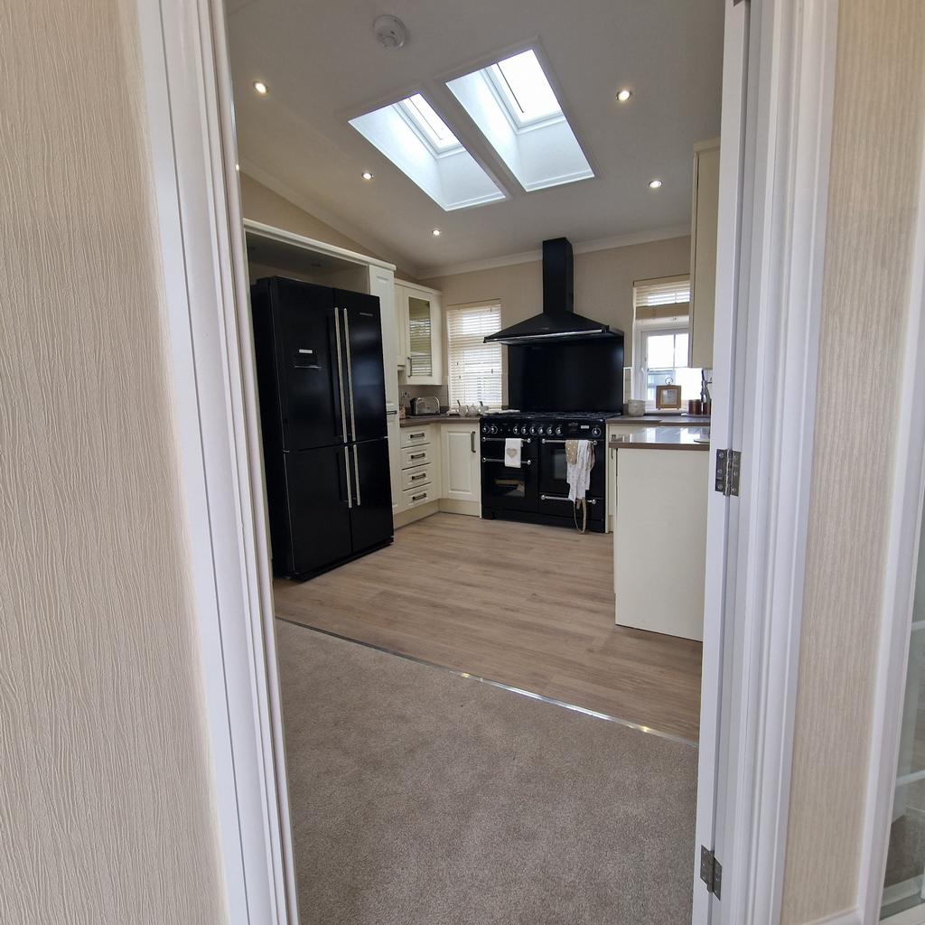 Bromyard, Herefordshire, HR7 2 bed park home for sale - £299,995
