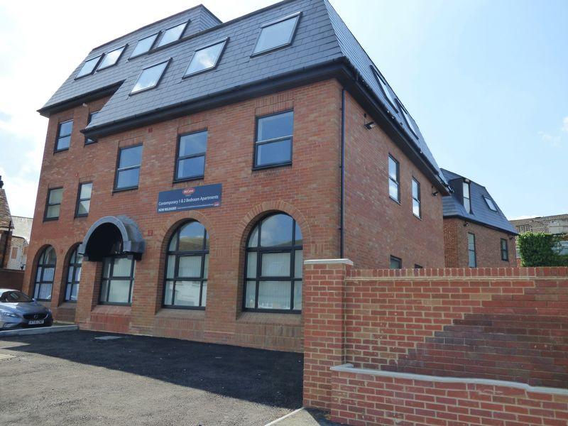 Icknield House, 40 West Street... 1 bed flat - £800 pcm (£185 pw)