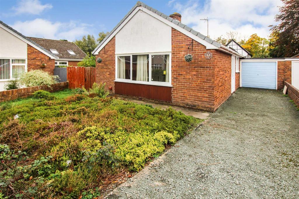 Castle Crescent, Chirk 3 bed detached bungalow - £250,000