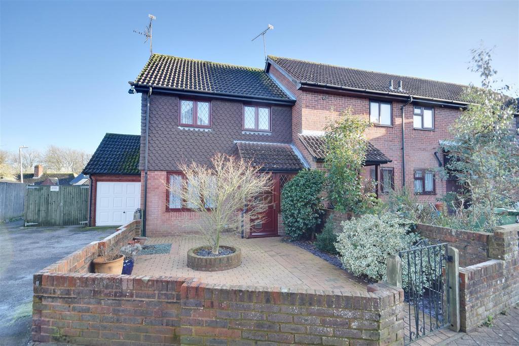 Kirby Close, Cranbrook 2 bed end of terrace house - £325,000