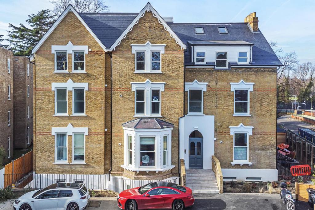 Benedict House, Copers Cope Road... 2 bed flat - £490,000