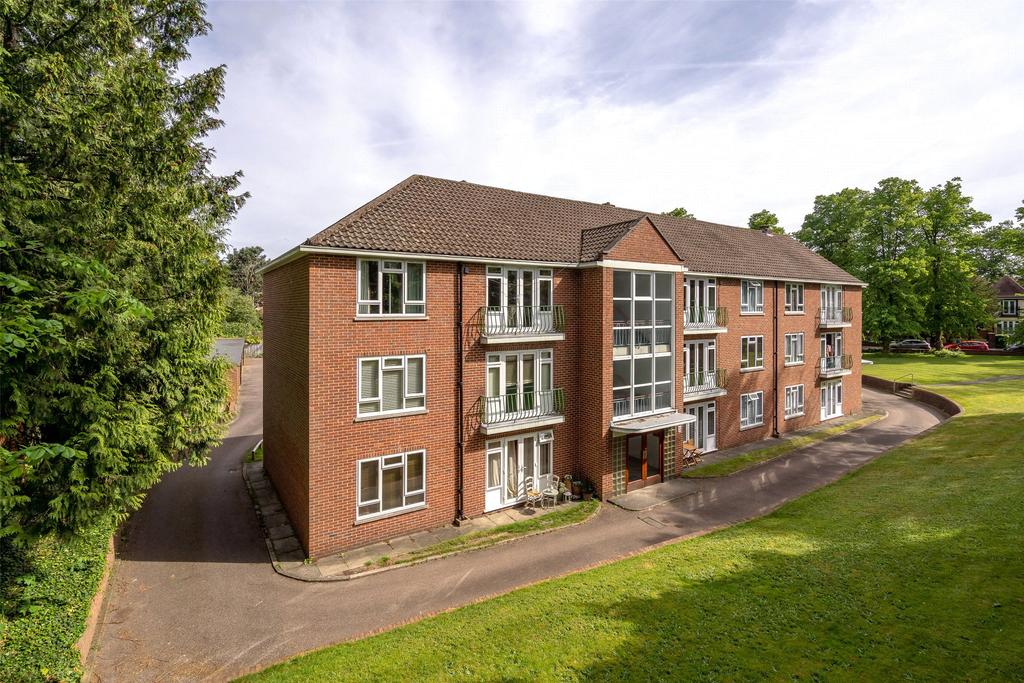 Wray Common Road, Reigate, Surrey, RH2 2 bed flat - £1,300 pcm (£300 pw)