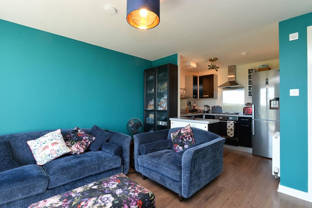Flat 4 2 Colonsay Way Edinburgh EH5 1FB 2 Bed Flat 168 000 Flat 4 2 Colonsay Way Edinburgh EH5 1FB 2 Bed Flat 168 000