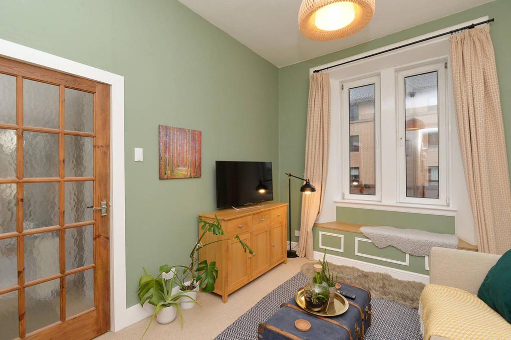 29/7 Springwell Place, Edinburgh... 1 bed flat - £170,000
